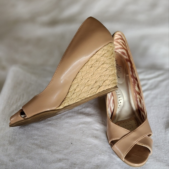 dexflex comfort | Shoes | Raffita Wedge Heels | Poshmark
